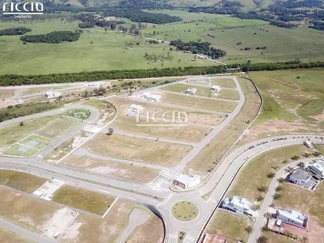 Casa à venda, Alto padrão no Cond. Colinas do Paratehy 600 m² terreno e 384 m² Útil, 4 SUÍTES + Escr