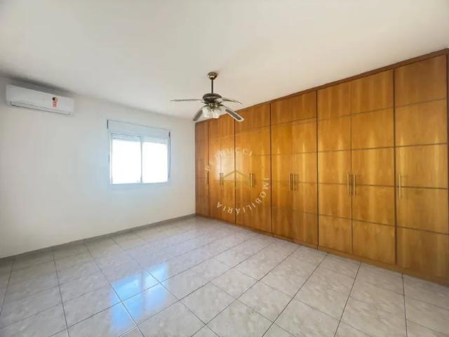 Casa à venda com 494m², 3 suítes no condomínio marambaia em vinhedo/sp