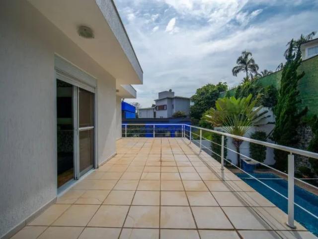 Casa à venda com 4 quartos sendo 2 suítes, piscina na Granja Viana Carapicuíba/SP