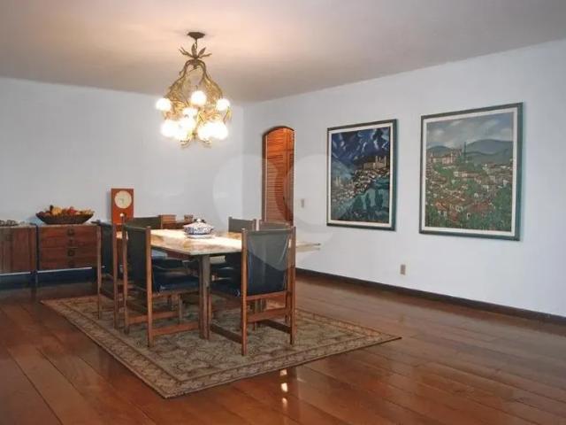 Casa à venda com 5 quartos, sendo 4 suítes, em Alto da Boa Vista, São Paulo, SP