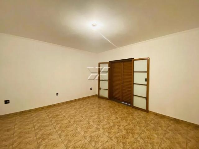 Casa à venda com 04 quartos no Parque Mãe Preta