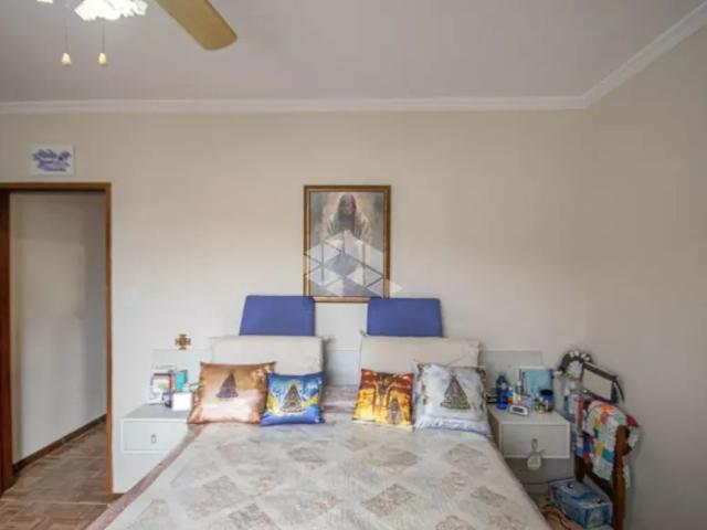 Casa à venda com 260m², 3 dormitórios e 2 vagas