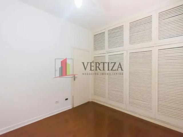Casa à venda com 300m² em Moema