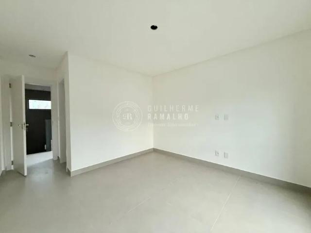 Casa à Venda com 359m² privativos e 363m² totais, 3 suítes no Residencial Vila Das Palmeiras, Bairro