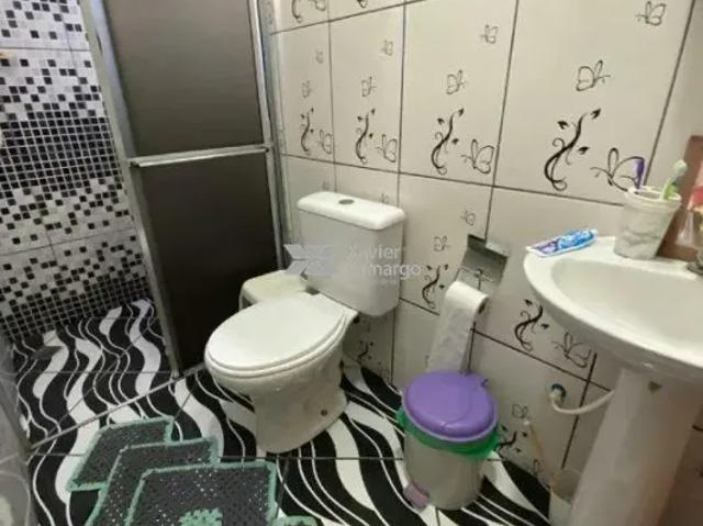 Casa à venda com piscina no Parque Mãe Preta