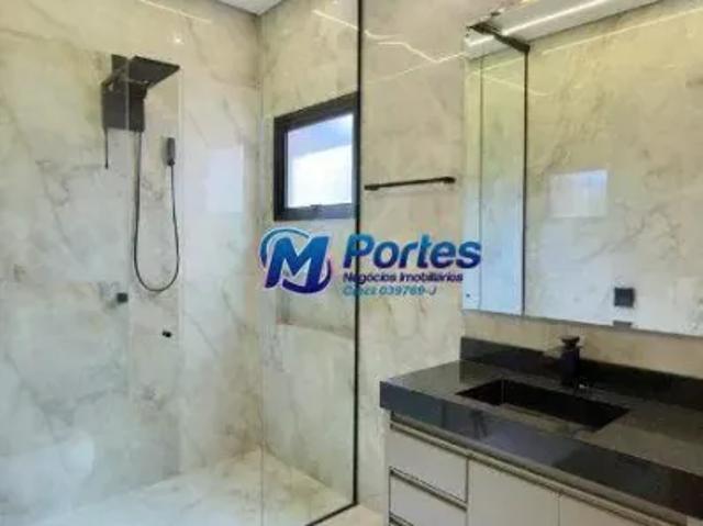 Casa à venda, condominio fechado, 3 quartos, closet, banheiro americano, piscina aquecida, energia f
