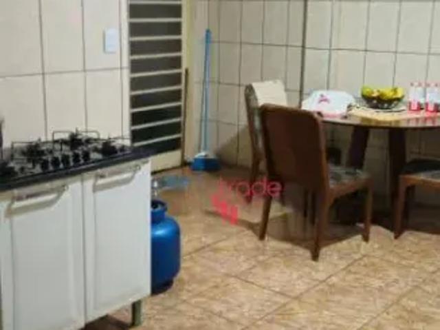 Casa à Venda de 02 Quartos no Bairro Quintino Facci I em Ribeirão Preto com Quintal