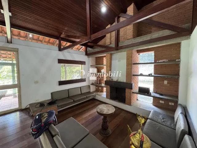 Casa à venda e para alugar em Carapicuíba, Granja Viana, com 4 suítes, com 300 m², Fazendinha