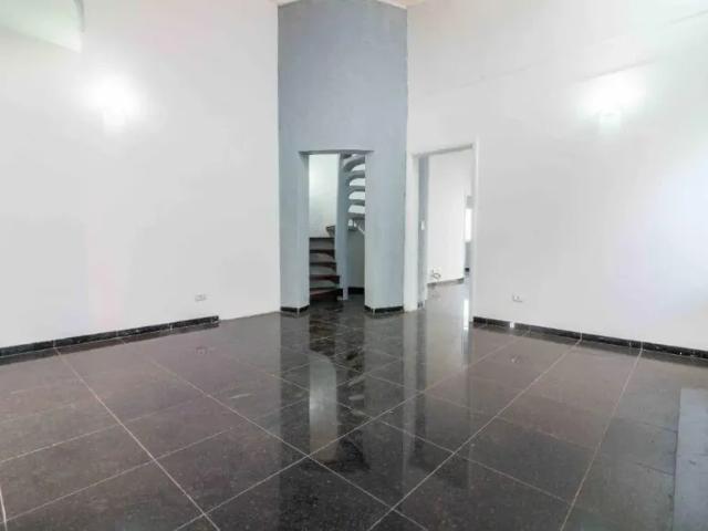 Casa à venda e para alugar em Santana de Parnaíba, Alphaville, com 4 quartos, com 350 m²