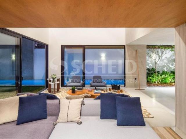 Casa venda em Alto de Pinheiros com 3 quartos, sendo 3 suítes, 326m² 6 vagas