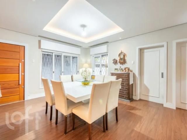 Casa à venda em Cidade Baixa com 411 m², 4 quartos, 1 suíte, 4 vagas