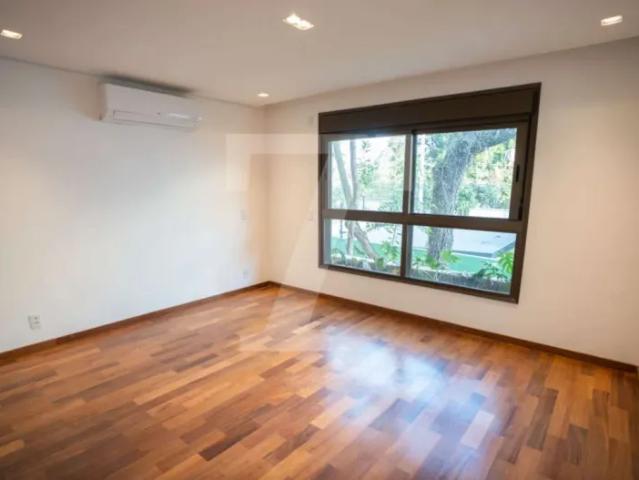 Casa à venda em condomínio fechado