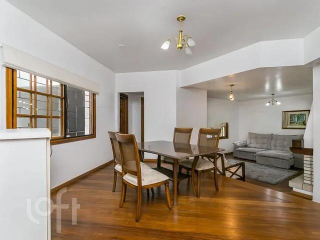 Casa à venda em Espírito Santo com 243 m², 5 quartos, 1 suíte, 3 vagas
