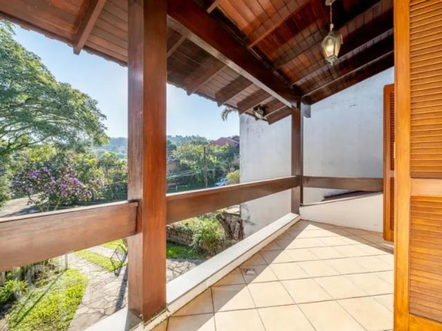 Casa à venda em Espírito Santo com 255 m², 4 quartos, 2 suítes, 4 vagas