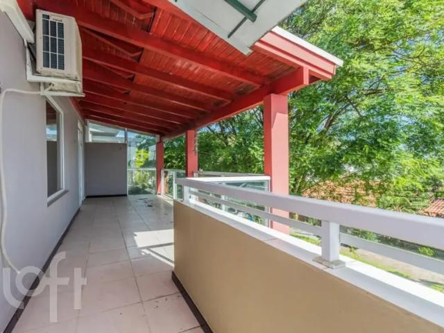 Casa à venda em Espírito Santo com 300 m², 4 quartos, 1 suíte, 2 vagas