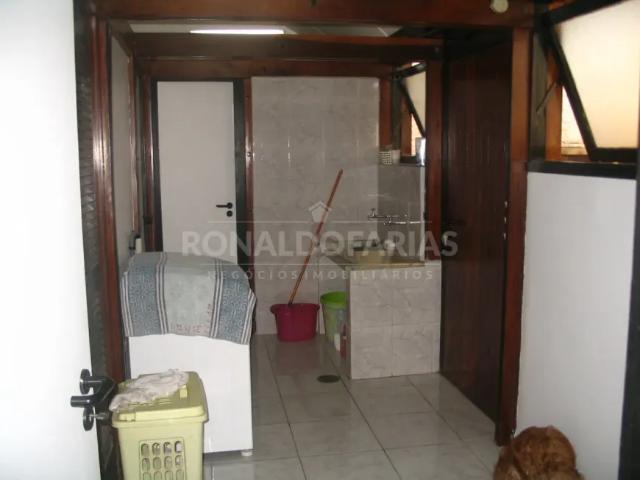 Casa à Venda em Interlagos com 4 Dormitórios 2 Suítes e 4 Vagas de Garagem