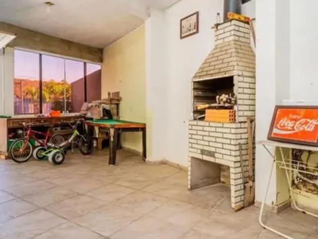 Casa à venda em Passo D'areia com 245 m², 4 quartos, 1 suíte, 7 vagas