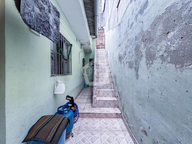 Casa à venda em Vila Carmosina, São Paulo 2 dormitórios, suíte, armários, varanda