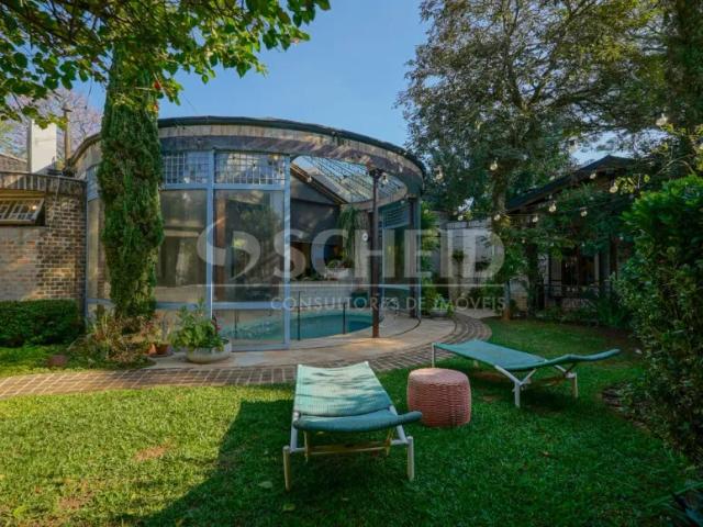 Casa à venda estilo Vila Italiana no Jardim dos Estados. 7 quartos 5 suítes, 3 vagas