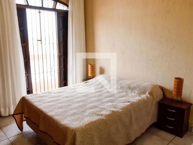 Casa à Venda Jardim das Flores, 3 Quartos, 280 m2