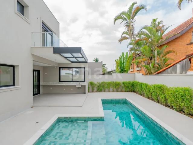 Casa à venda por R$5.300.000,00 em Alphaville, Santana de Parnaíba, SP