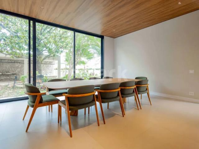 Casa à venda por R$ 6.900.000,00 em Alphaville, Santana de Parnaíba, SP