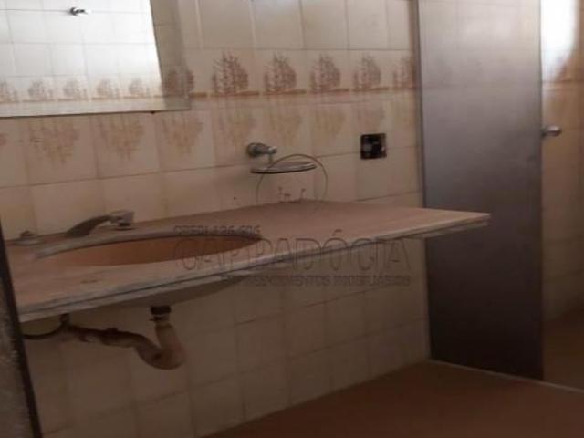 CASA VENDA SANTA CRUZ 03 DORMITORIOS, 02 SALAS, COZINHA 04 WC, LAVANDERIA, EDICULA COM 01 DORMITORI