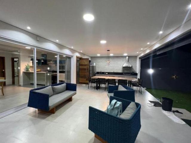 Casa venda toda reformada três suítes terreno mil metros