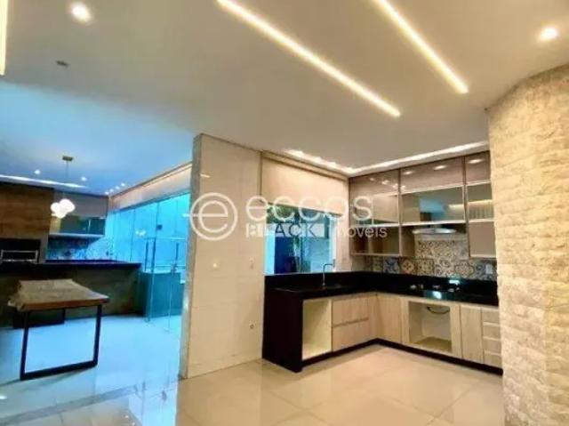Casa à venda, 3 quartos, 1 suíte, 2 vagas, Alto Umuarama Uberlândia/MG