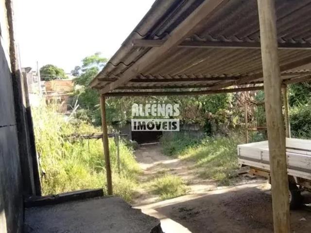 Casa à venda 3 quartos no Bairro PETROLANDIA