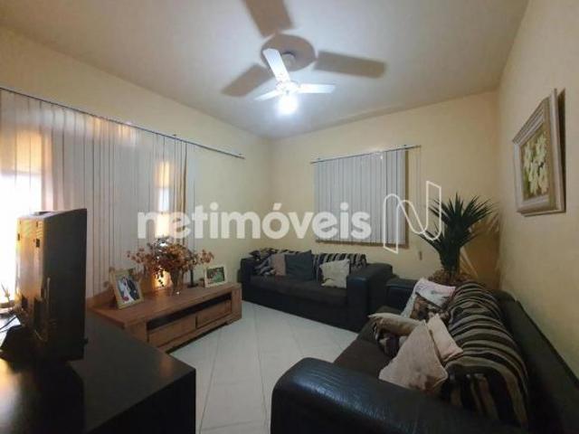 Casa Versátil no Bairro Europa: Conforto Residencial ou Potencial Comercial Estratégico