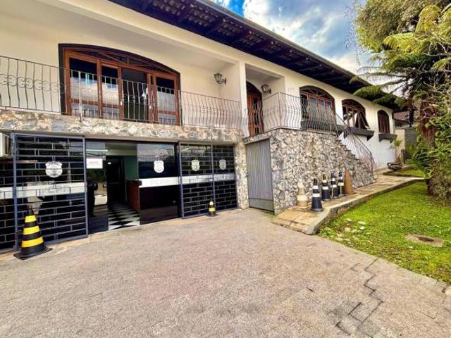 Casa Versátil no Boa Vista: Excelente para Comércio ou Residência com Amplo Terreno e ZR3!
