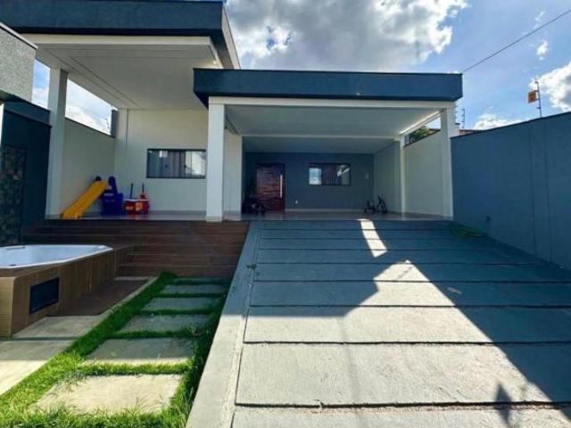 Casa Vicente Pires, 3 suítes, churrasqueira, jacuzzi, marcenaria, moderna, condomínio fechado