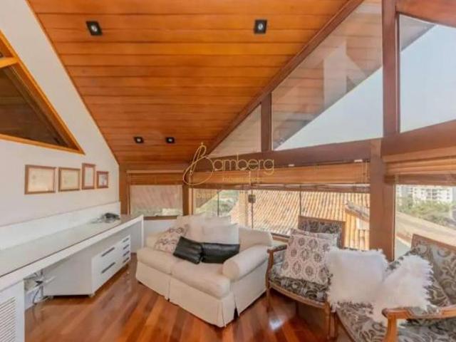 CASA VILA INAH COM 4 SUÍTES