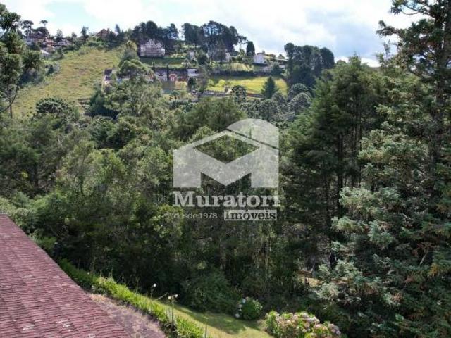 Casa com ótima área de terreno no Vila Inglesa