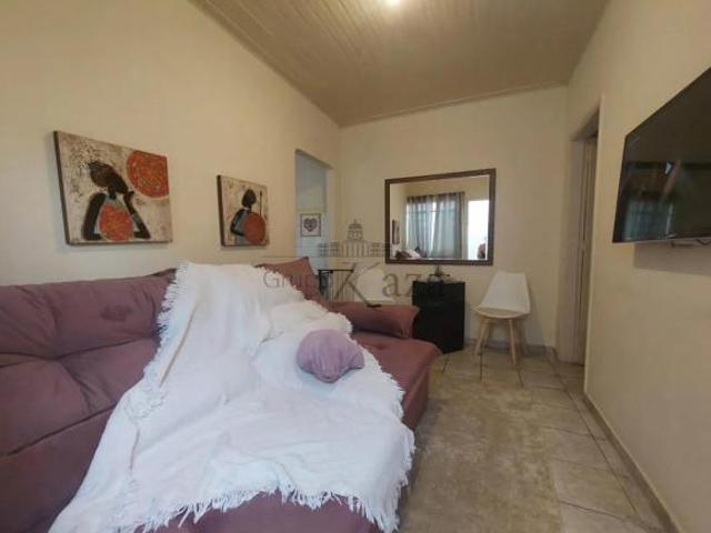 Casa Vila Martinez Jacareí 2 Dormitórios 104m² Estuda Permuta