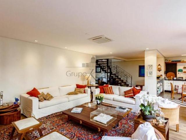 Casa Vila Nova Conceição 3 Dormitórios 265m²