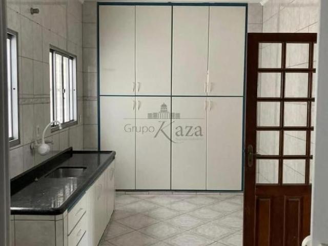 Casa Villa Branca Jacareí 3 Dormitórios 150m²