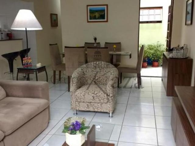 Casa Villa Branca Jacareí 3 Dormitórios 175m²