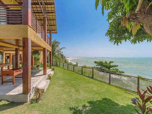 Casa Villa Hegy Luxo a beira mar por Carpediem
