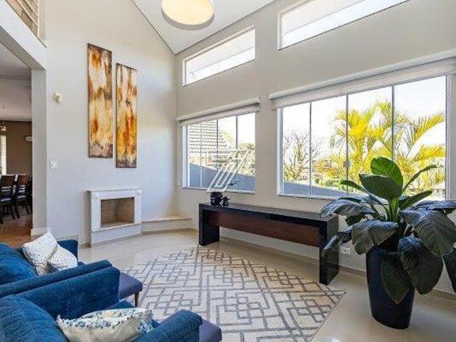CASA VISTA ALEGRE COM 275 M² 4 QUARTOS COM JARDIM 3 VAGAS