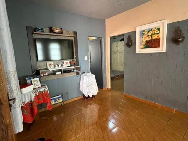 CASA ZONA LESTE DE LONDRINA PRÓXIMO AO HU E AV. ROBERT KOCH