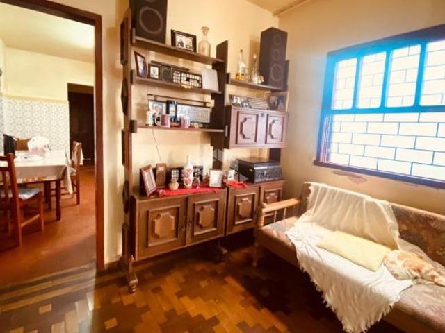 Casa 04 dormitórios a venda no bairro Nossa Senhora Medianeira