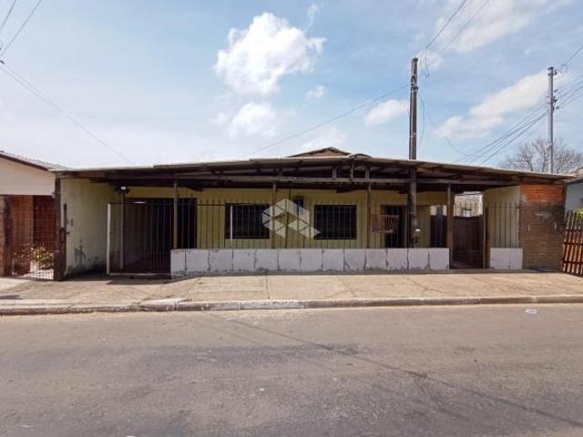 Casa 04 dormitórios com patio e casa auxiliar nos fundos no Harmonia em Canoas