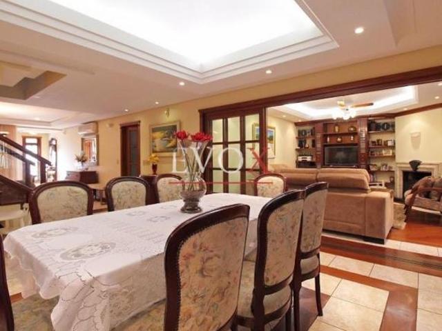 Casa 04 dormitórios, com suíte e 04 vagas no bairro Chácara das Pedras em Porto Alegre CA1042