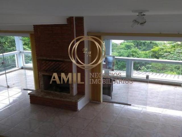 Casa / 04 dormitórios / Praia da Cigarras / 3320 m² de terreno / 384 m² de área construída São Sebas