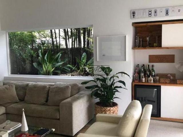 Casa 04 dormitorios sendo 01 Suite 05 vagas 300m2 em Alphaville