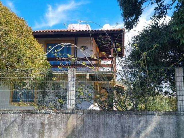 Casa 04 dormitórios, sobrado, a venda em Arroio do Sal, próximo a Torres