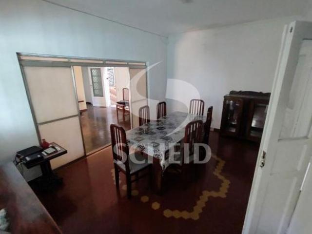 Casa 04 dormitórios 04 vagas de garagem, quintal e 2 terraços