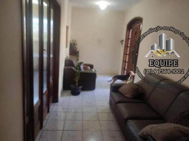 Casa 04 quartos, 03 vagas, à Venda, no Bairro São João Batista, em Santa Luzia Mg, lote com aproxima